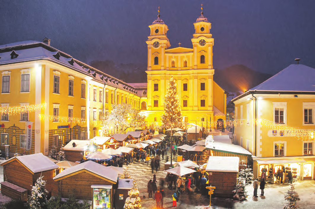 Der Adventmarkt: Einheimischen und Gästen aus aller Welt entlockt es ...