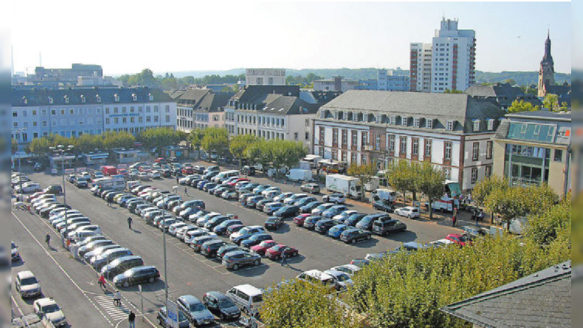 Der Große Markt in Saarlouis: Wahrzeichen und Herzstück der Stadt mit ...